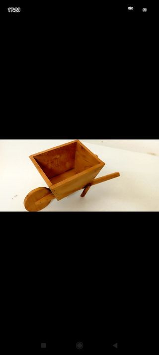 Carriola portapianta in legno
