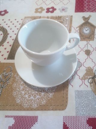 Tazze da the nuove ancora incartate nella confezi