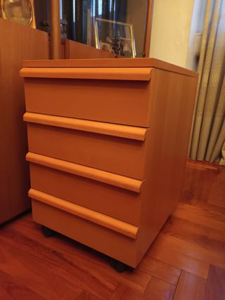 Cassettiera In Legno con rotelle