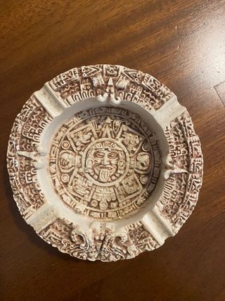 Posacenere maya messicano in pietra dipinto a mano