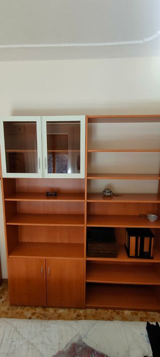 Camera: 2 librerie,2 armadi, 2 comodini