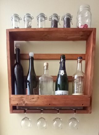 Cantinetta per vino con portacalici