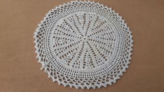 Centrino azzurro fatto a mano