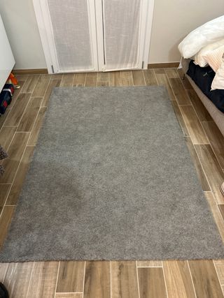 Tappeto grigio morbido