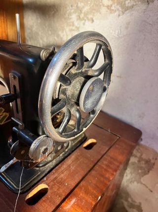 Macchina da cucire NECCHI antica.da collezzione