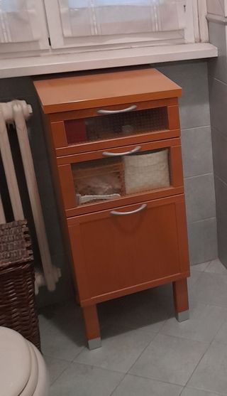 Comodino per bagno o camera