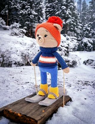 sciatore fatto all’uncinetto⛷️❄️