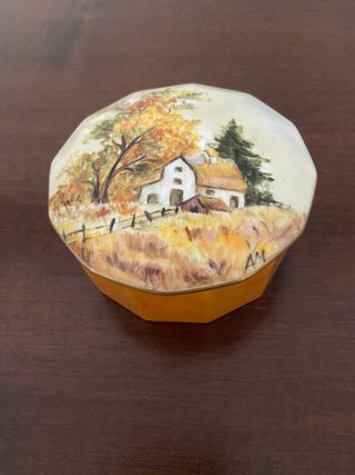 scatola in porcellana con coperchio dipinta a mano