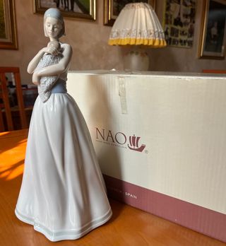 statua Nao in porcellana