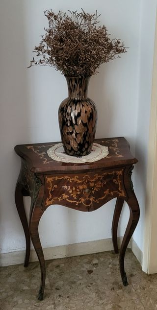 Piccolo mobile intarsiato