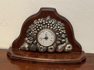 orologio da tavolo metallo battuto e legno