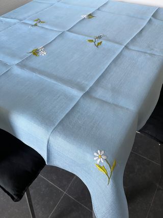 Tovaglia in link ricamata a mano vintage