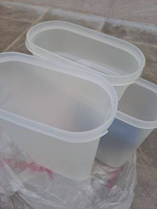 Tre contenitori tupperware