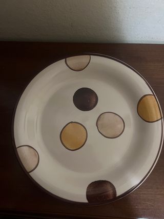 2 piatti decorati con diametro 31- e 27 entrambe 3