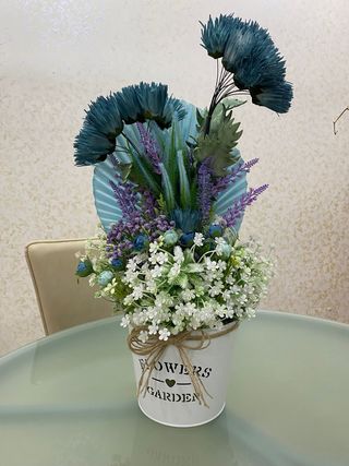 composizione di fiori in vaso moderno