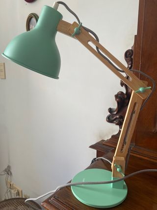 Lampada da scrivania verde tiffany e legno