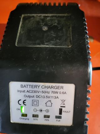 Carica batteria per avviatore