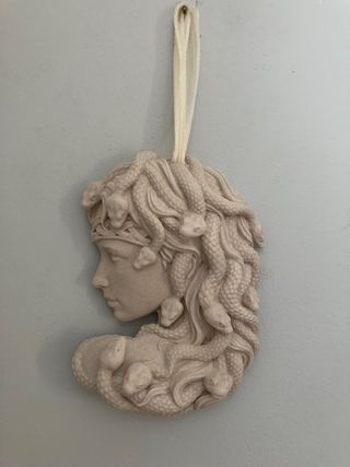 Medusa . Testa donna