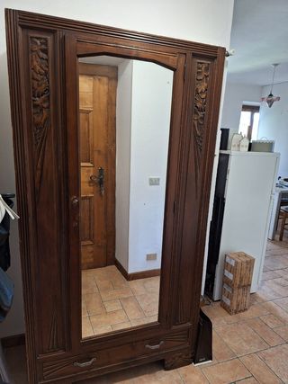 Armadio in legno massiccio