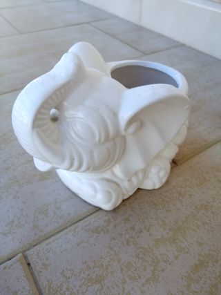 Vaso, Forma di Elefante, Bianco lucido