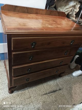 comò stile vittoriano