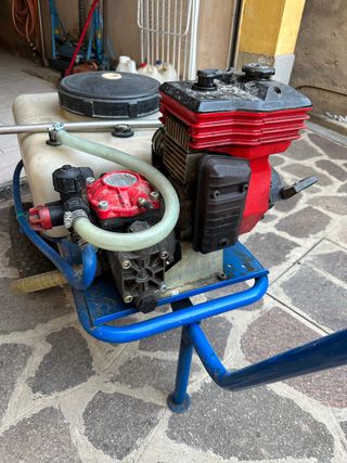 Pompa irroratrice per veleno e fitofarmaci