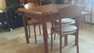 Tavolo e 4 sedie tutto in legno