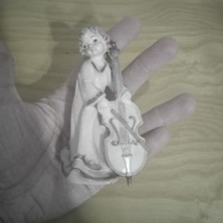 Statuina in porcellana