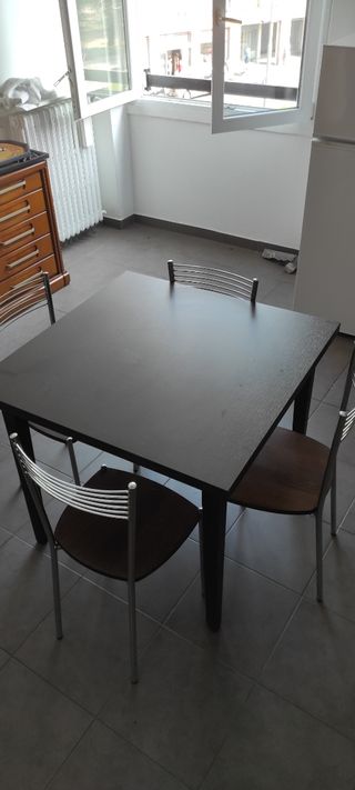 Tavolo con 4 sedie