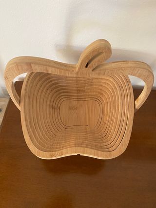 Vaso in legno portafrutta,dinamico,a forma di mela