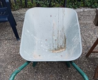 Carriola con grande vasca zincata 90x60