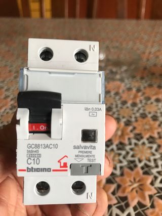 interruttore magnetotermico differenziale 10 A