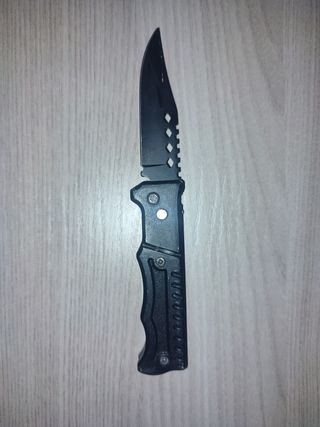 coltellino a serramanico nero