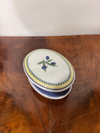 Scatoletta ceramica ovale con bordo blu