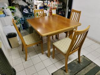 Tavolo allungabile con 4 sedie