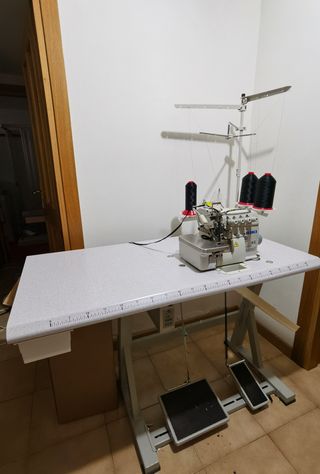 Vendo macchina taglia e cuci industriale