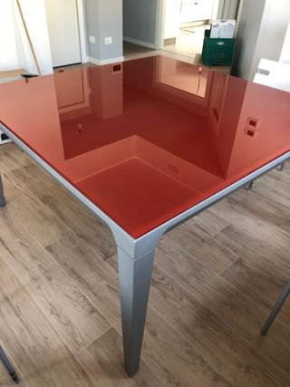 Tavolo in vetro quadrato