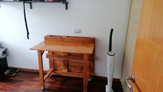 Scrivania in legno fatta a mano