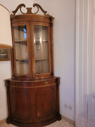 Angoliera con vetrina