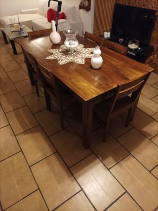 TAVOLO CON 6 SEDIE IN LEGNO MASSICCIO