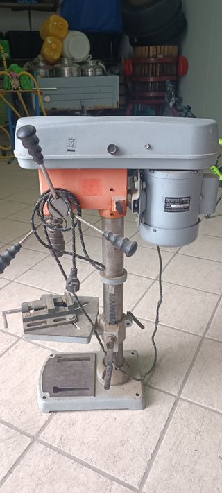 Trapano a colonna da banco