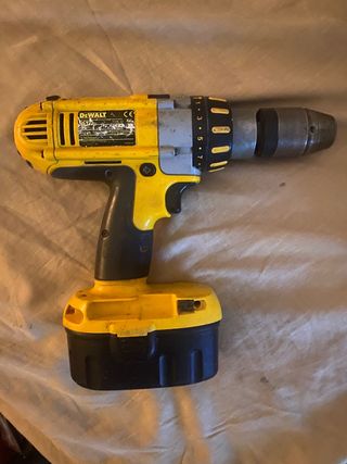 TRAPANO A BATTERIA DWALT DC925