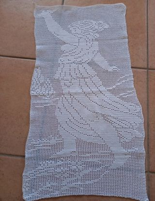 Tela filet all'uncinetto fatta a mano