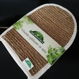Guanto esfoliante in iuta.