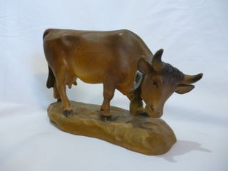 Mucca in legno scolpita a mano per presepe