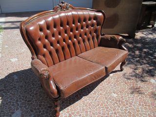 divano a due piazze con due poltrone per pelle