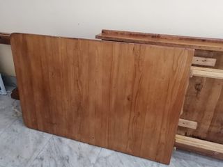 tavolo di legno con 8 sedie