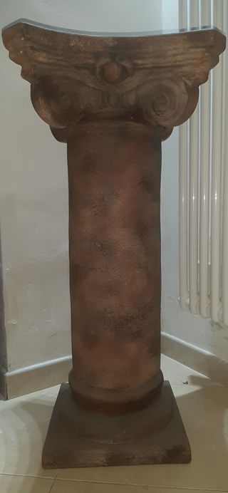 Colonna  in ceramica e terracotta