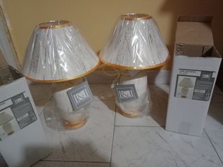 Coppia di lampade nuove