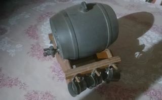 Piccola botte in metallo